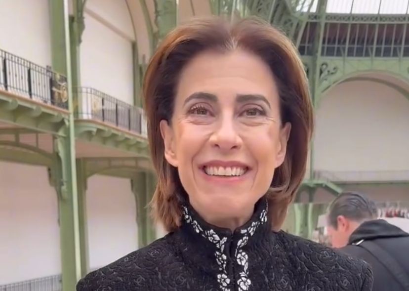 Fernanda Torres vai à Paris Fashion Week e fala do look do Oscar