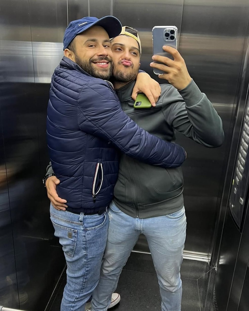 Rômulo D'Avila, repórter da Globo, fica noivo de Guilherme Gaspar; veja ...