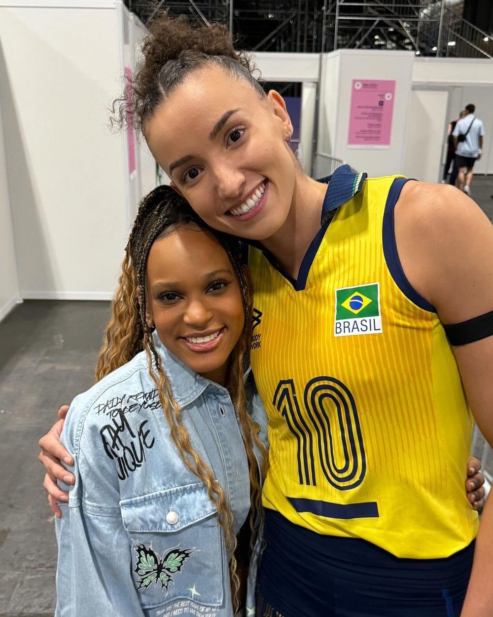 Rebeca Andrade posta foto com Gabi Guimarães e fãs shippam: 'Ela não é ...