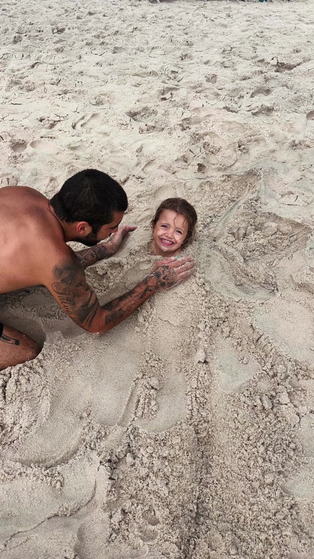 Pedro Scooby pega ondas com filha de 3 anos e comemora: 'Nasce uma ...