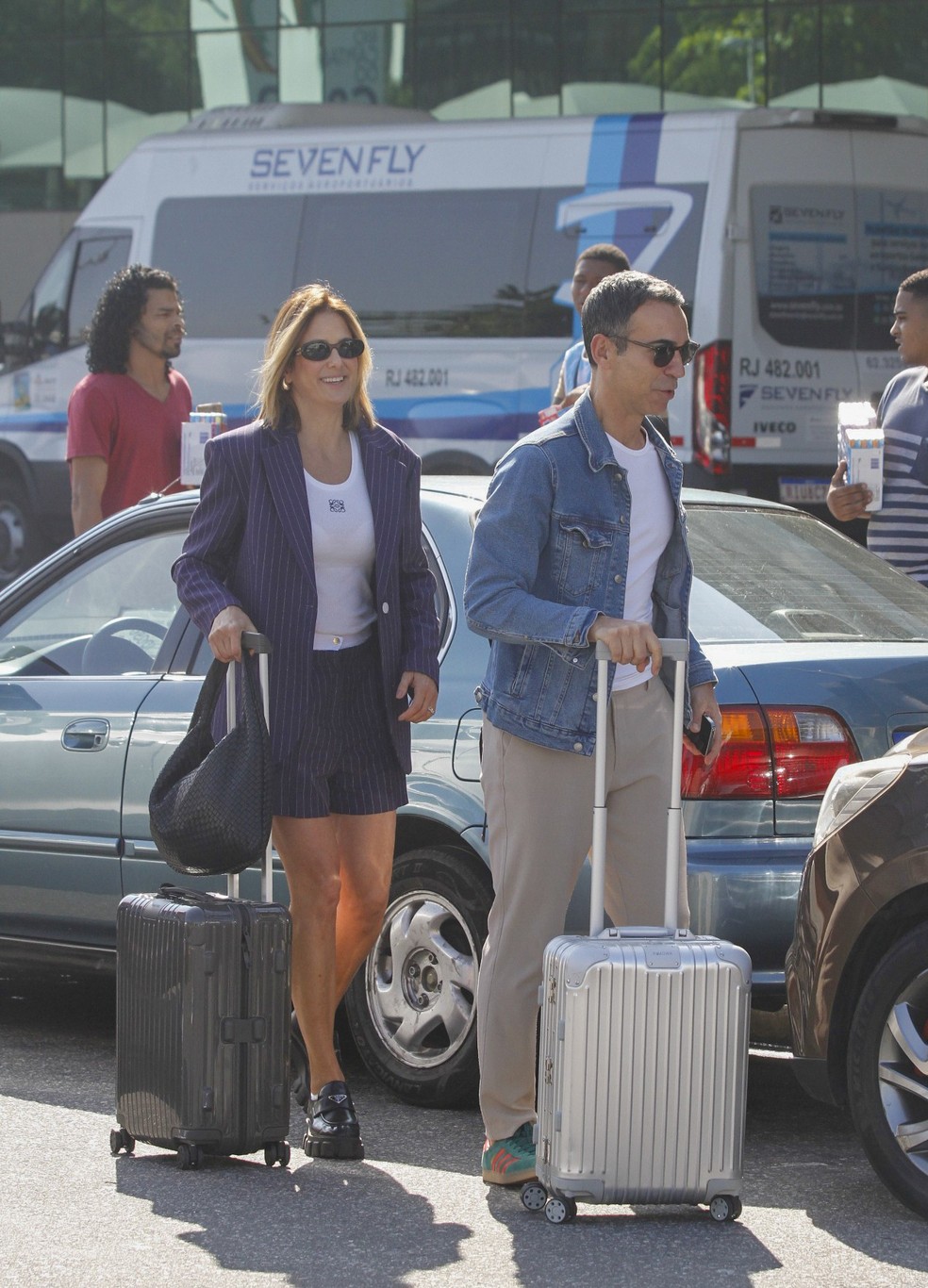 Helô Pinheiro, Ticiane e César Tralli desembarcam juntos em aeroporto ...