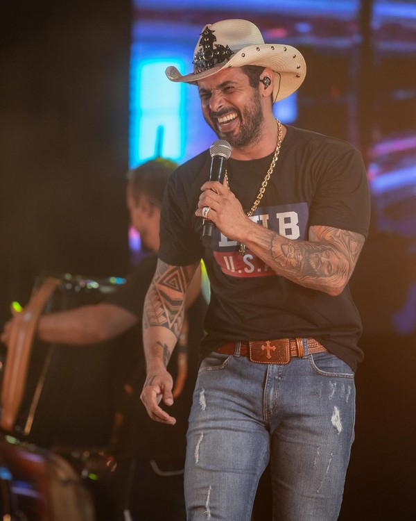 Quem foi João Carreiro, cantor que morreu aos 41 anos durante cirurgia ...