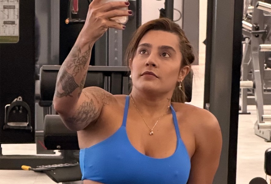 Recém-separada, Lauana Prado, a Sertaneja das Supercoxas, posta em treino