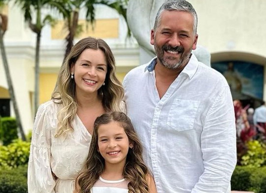 Bianca Castanho compartilha cliques da Primeira Comunhão da filha; veja