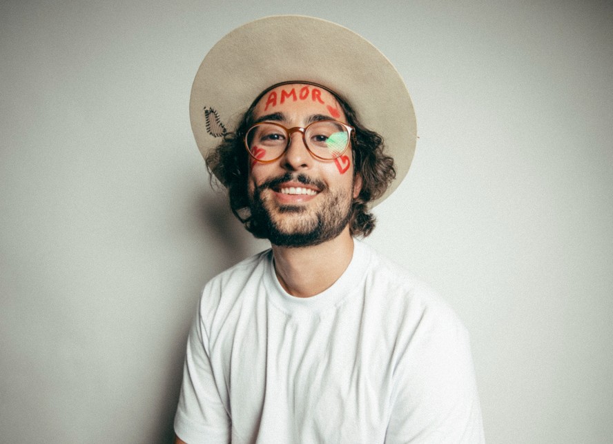 Zeeba celebra o amor em nova música e se prepara para lançar álbum