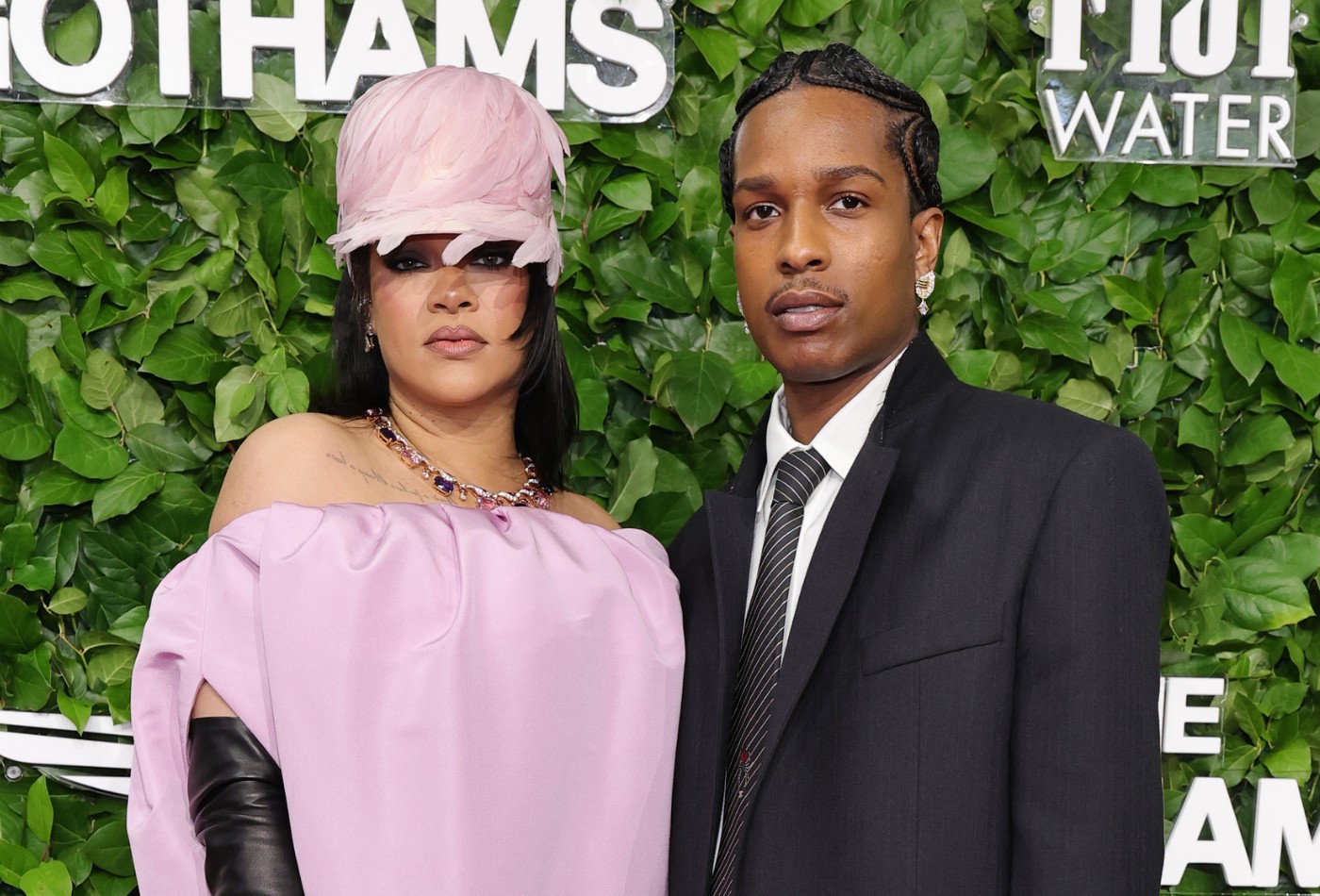 Rihanna e A$AP Rocky marcam presença em evento de gala após a chegada ...