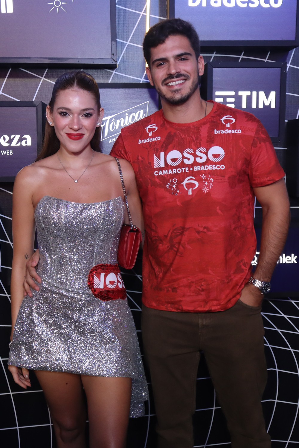 Famosos beijam muito no domingo de Carnaval