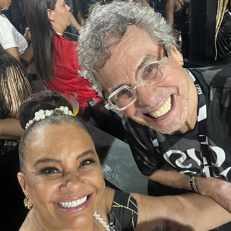 De beijo no Rei a passeio de lancha, Solange Couto resume o mês em ...