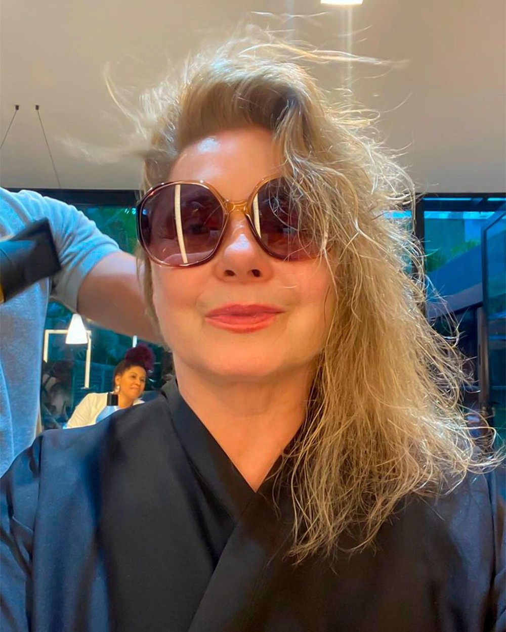 Vera Fischer muda o visual: 'Fisionomia mais leve'