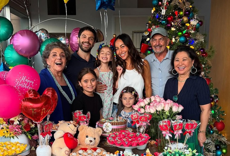Sabrina Sato e Duda Nagle comemoram 6 anos de Zoe com festinha em casa ...