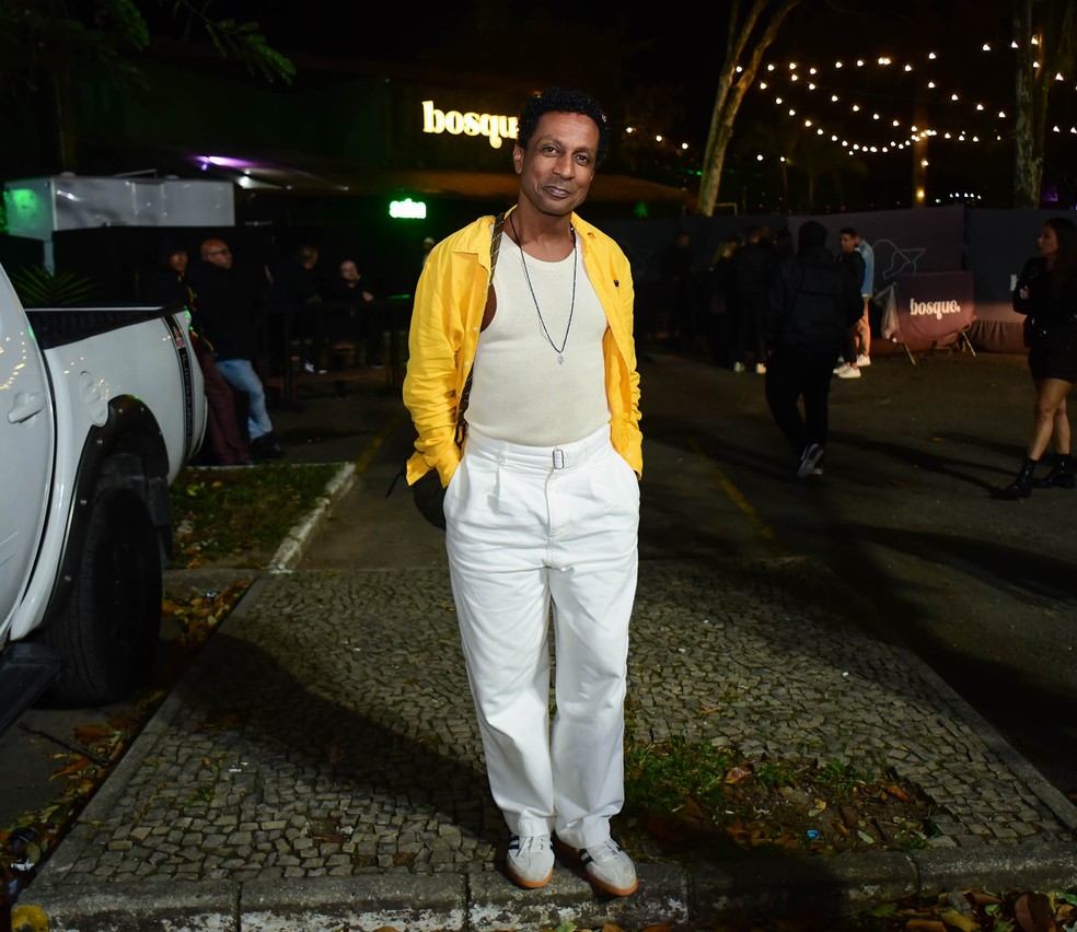 Thiaguinho reúne famosos em noite de pagode com o projeto 'Banjo e Boné ...