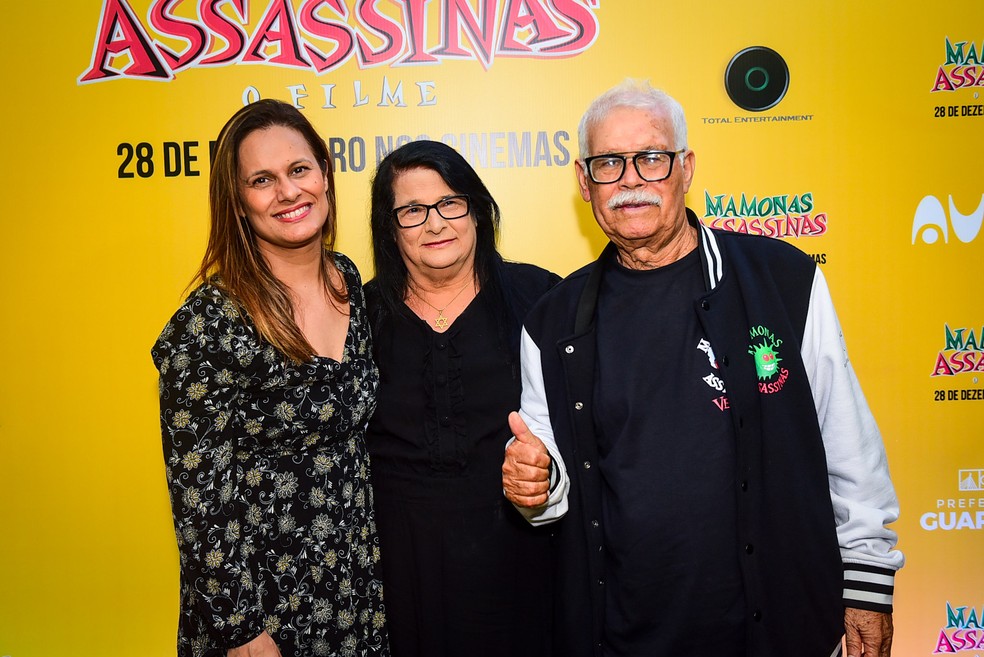 Elenco de 'Mamonas Assassinas' recebe familiares dos músicos em première