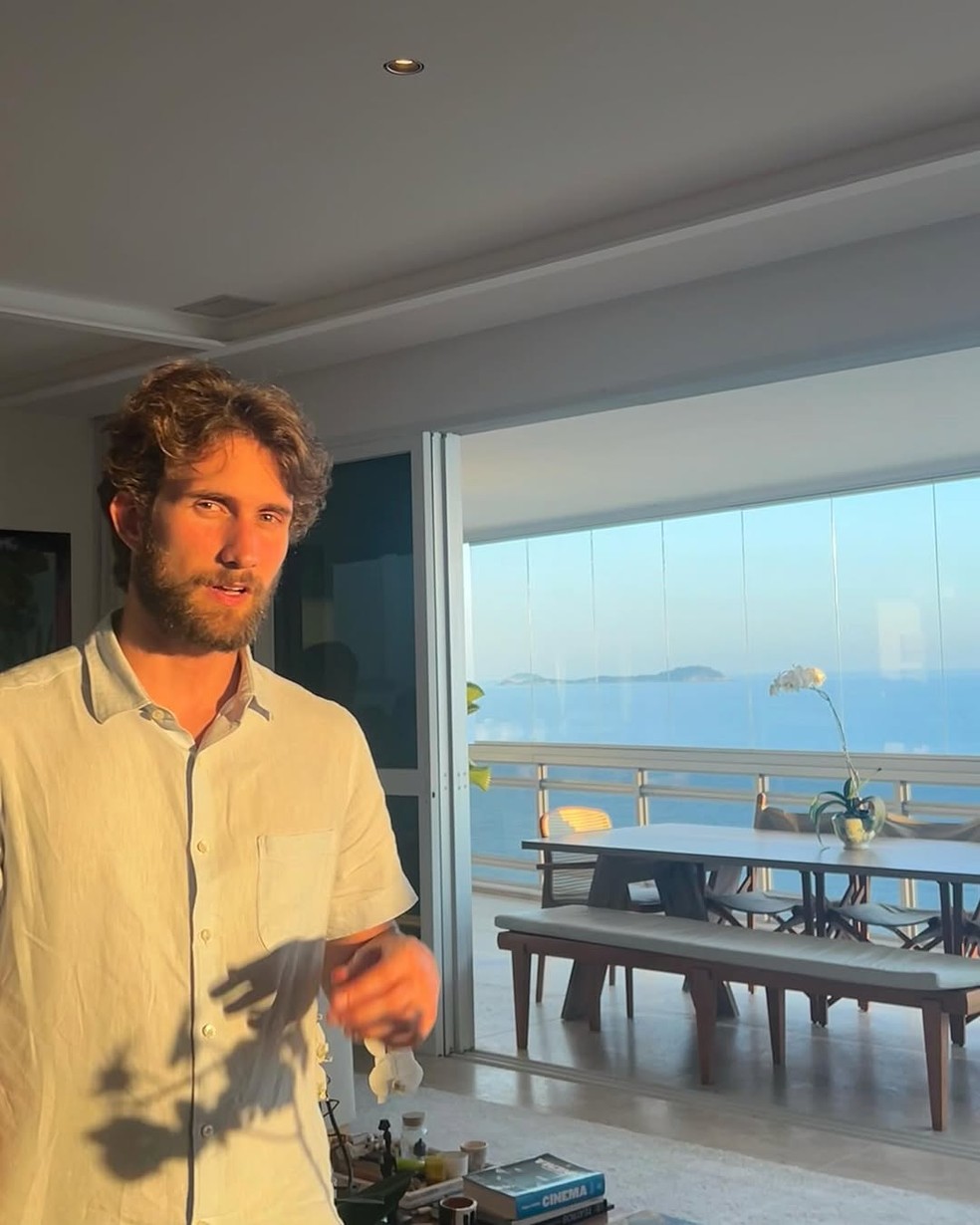 Felipe Ricca reúne os pais, Adriana Esteves e Marco Ricca, em ...
