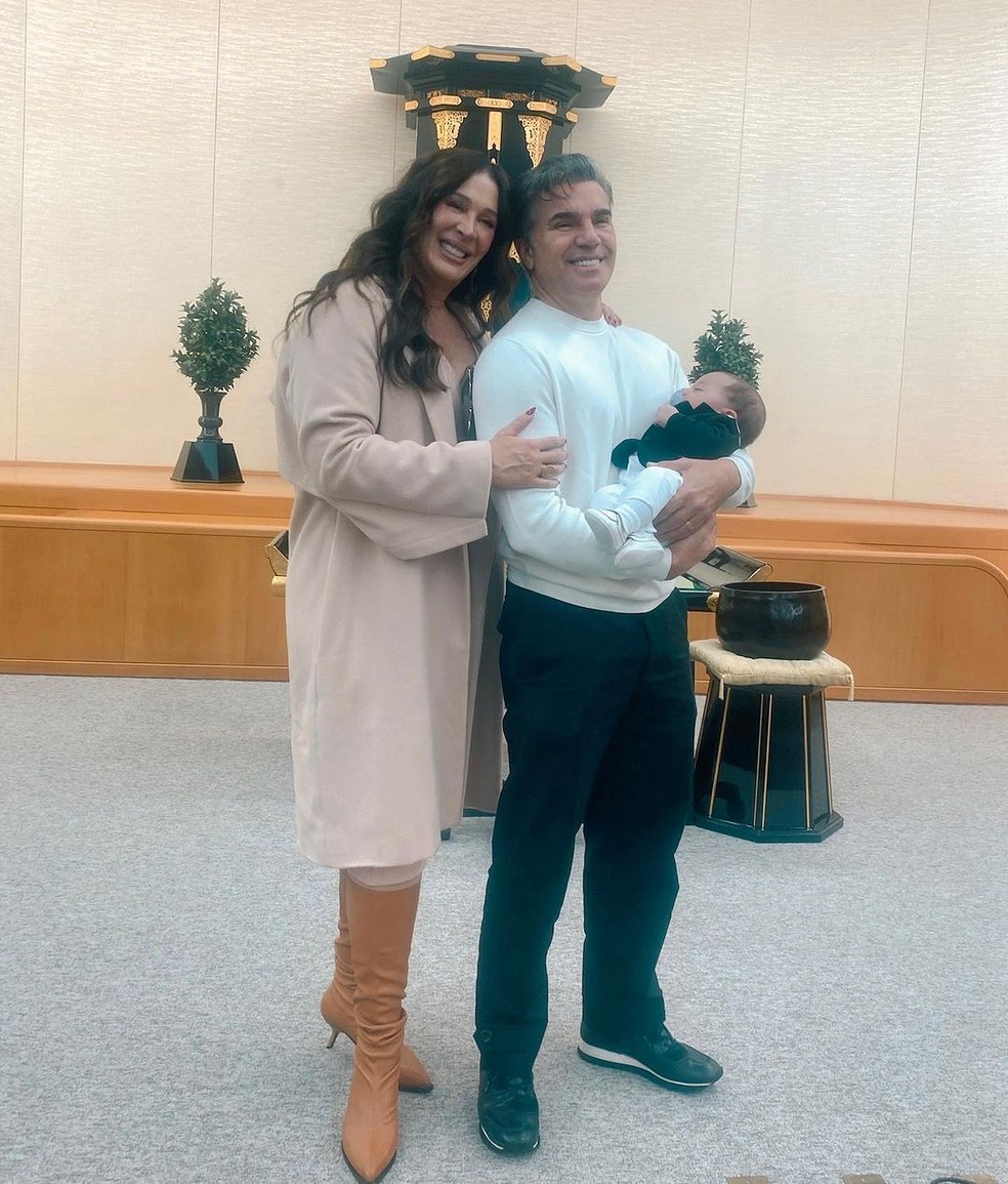 Claudia Raia e Jarbas Homem de Mello apresentam budismo ao filho