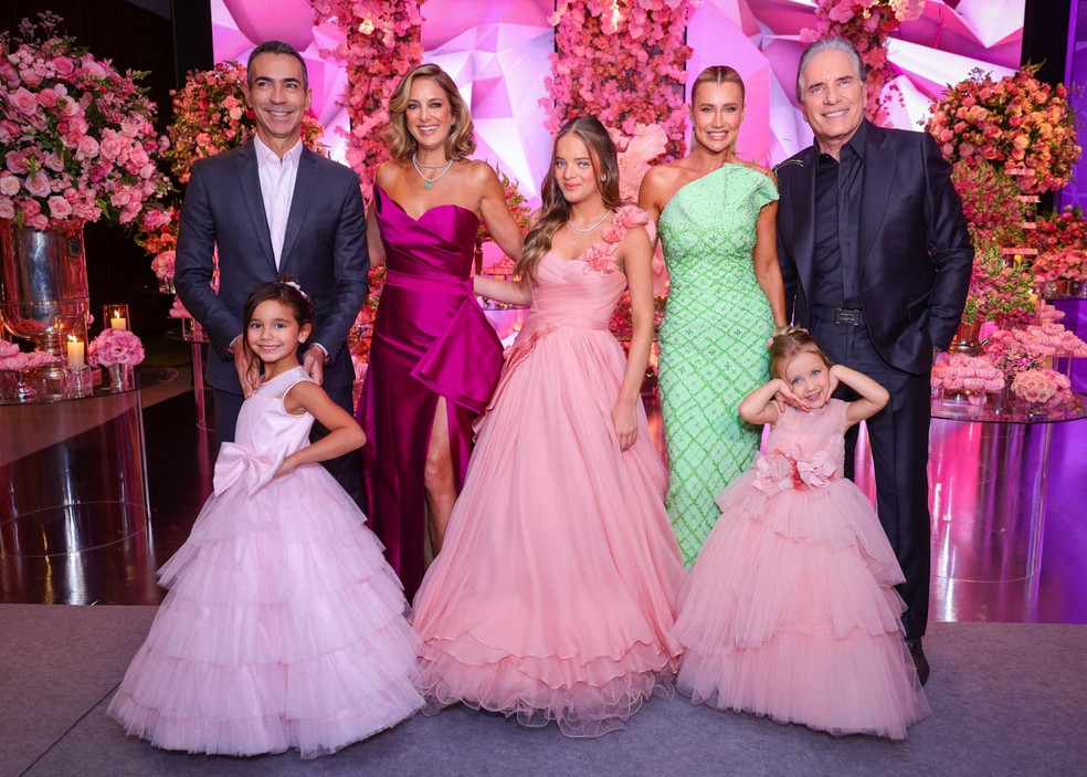 Festa de 15 anos de Rafaella Justus tem shows, surpresa de Fabi Justus ...