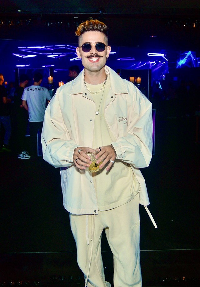 Influencer que se diz bilionário comemora 26 anos com festa de mais de ...