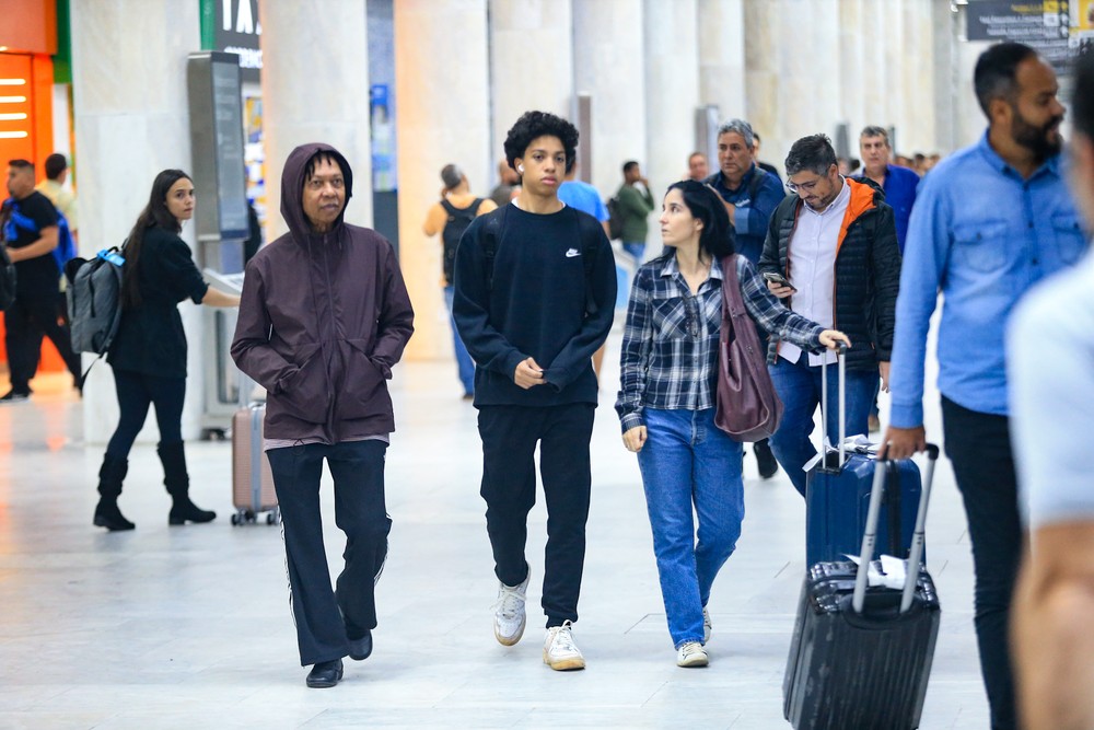 Djavan protagoniza momento fofo ao lado de um de seus cinco filhos e da ...