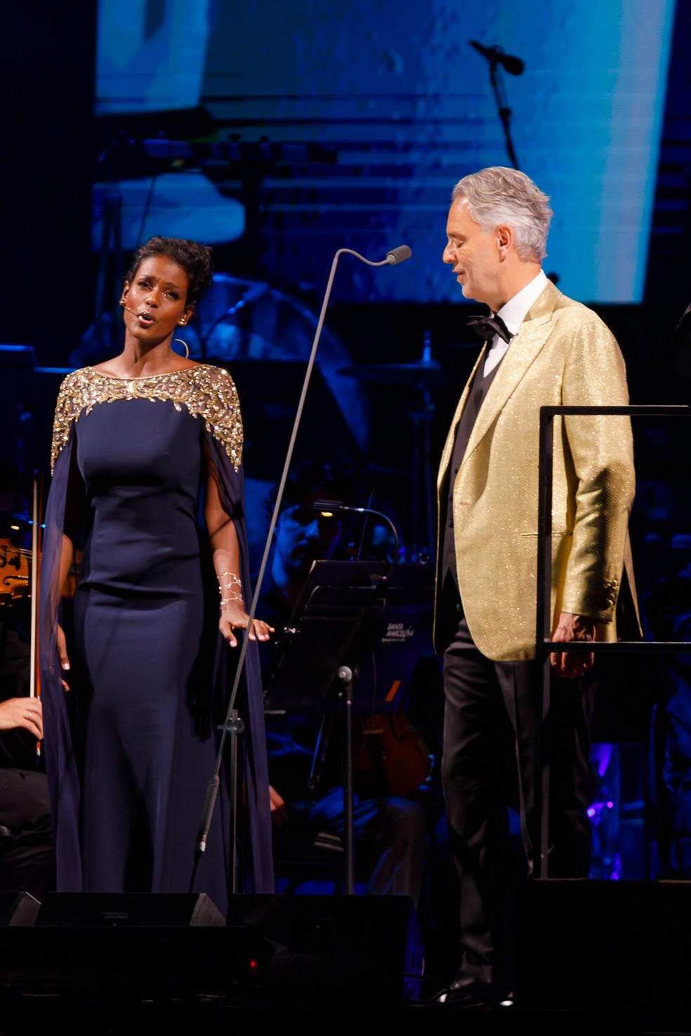 Andrea Bocelli se apresenta em SP e emociona fãs ao lado de Sandy