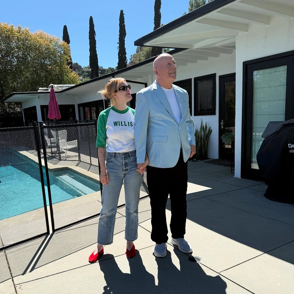 Bruce Willis posa com Demi Moore em aniversário de 70 anos; fotos