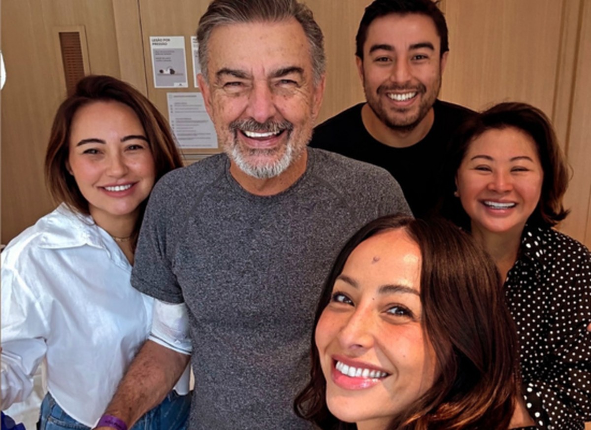 Sabrina Sato fala pela primeira vez sobre alta hospitalar do pai ...