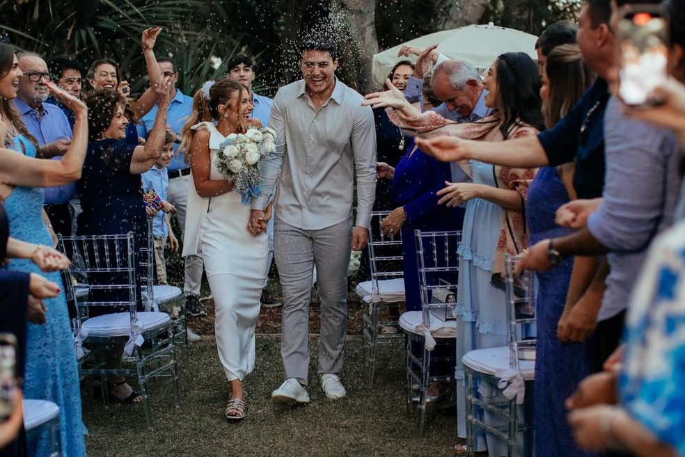 Elaine Mickely se declara ao filho após casamento no civil e mostra ...