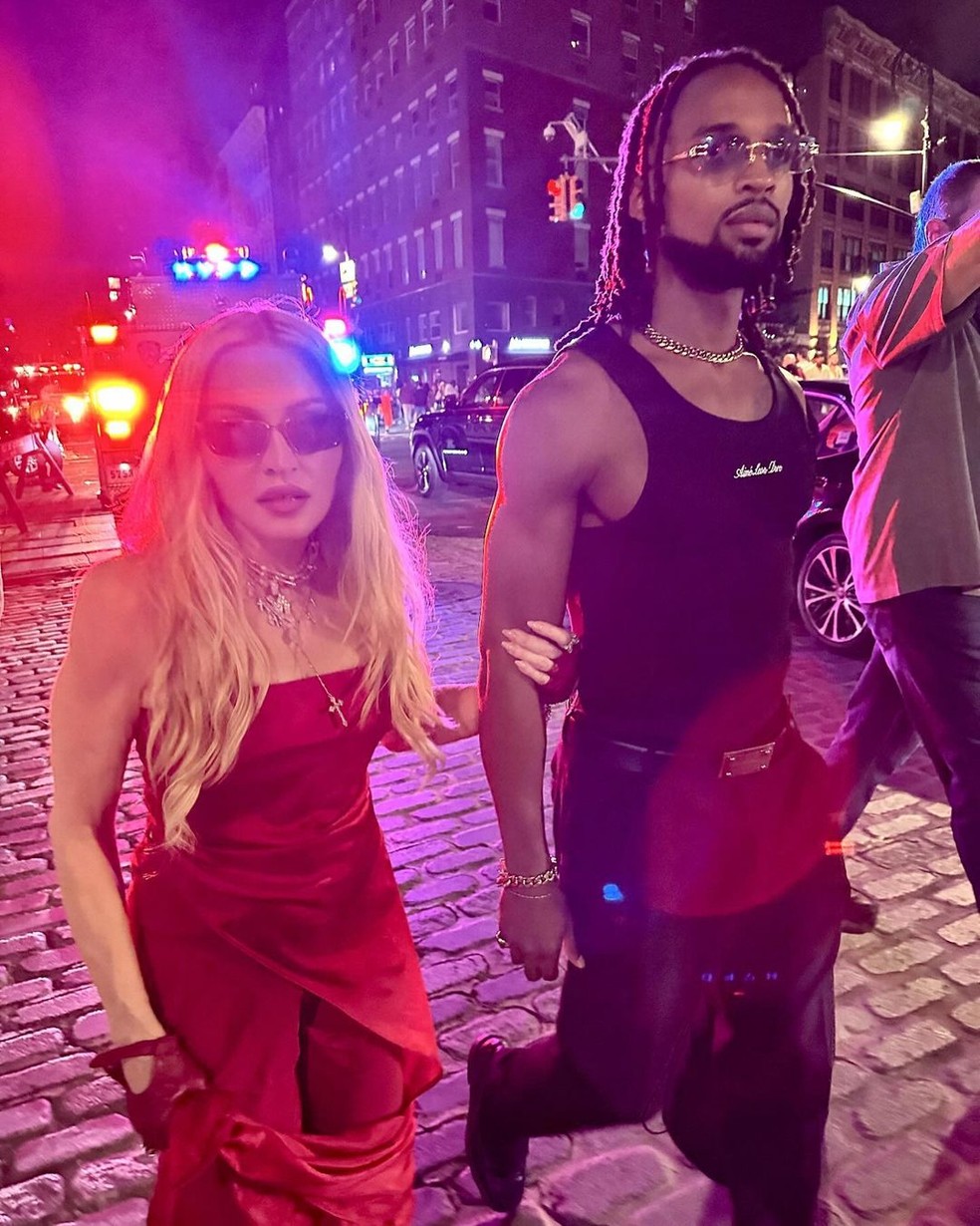 Madonna passeia de braços dados com Akeem Morris em meio a rumores de ...