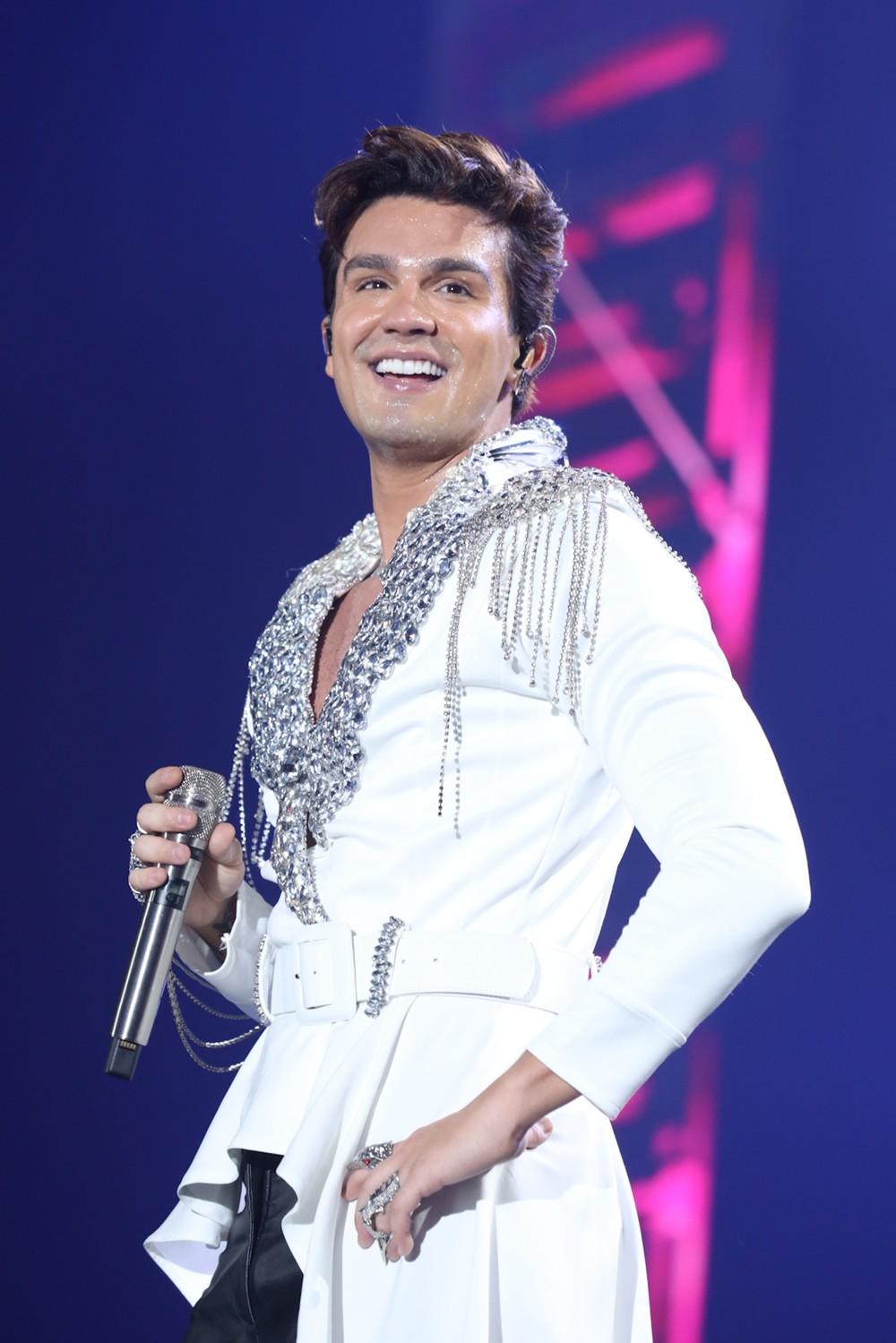 Luan Santana grava DVD com megaprodução 'futurista' no Mineirão