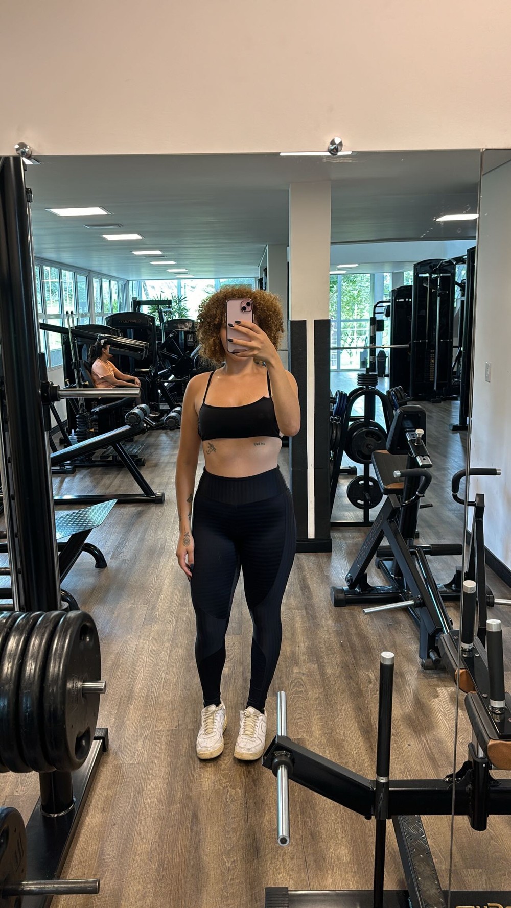 Filha de Simony mostra mudanças no corpo após ganhar 10 kg de massa magra