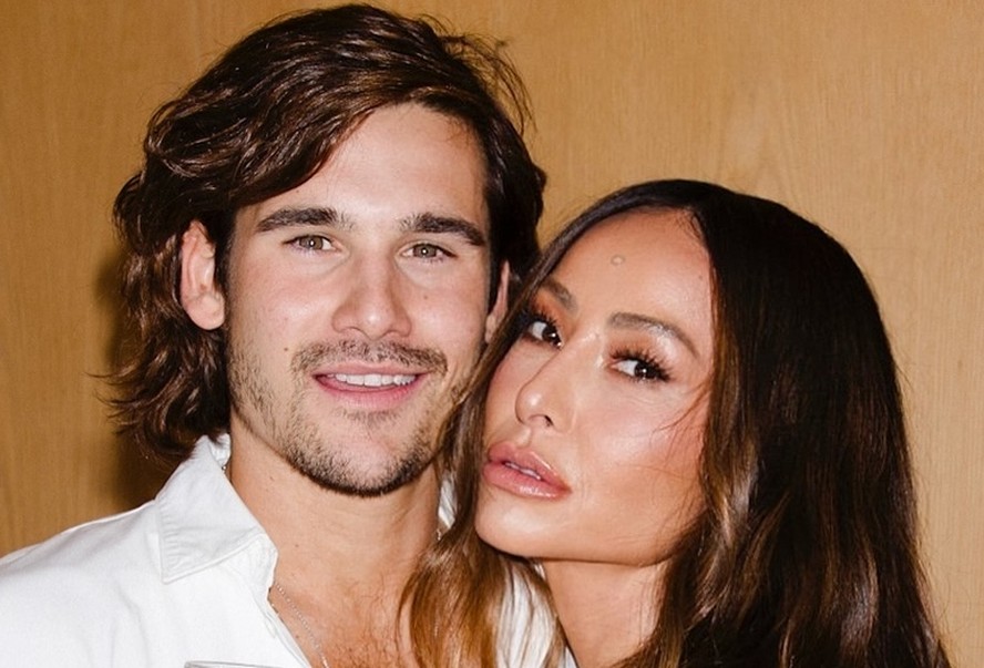 Do namoro ao noivado: 8 momentos nos 8 meses de amor de Sabrina Sato e ...