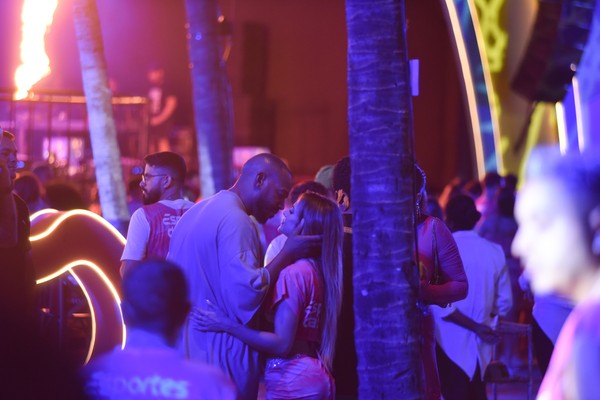 Marlon Wayans: Quem é o astro internacional amigo de Anitta que beijou ...