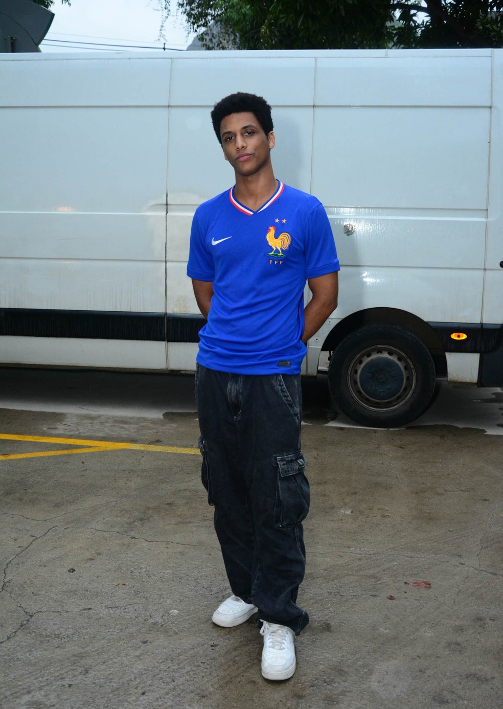 Duda Santos, Maisa e mais atores se reúnem para assistir à estreia de ...