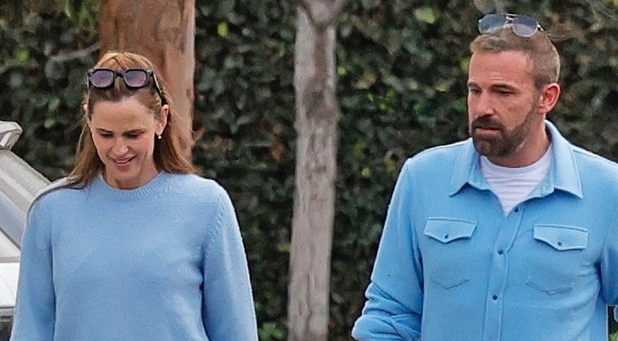 Ex-casal Jennifer Garner e Ben Affleck combina looks em passeio por Los ...