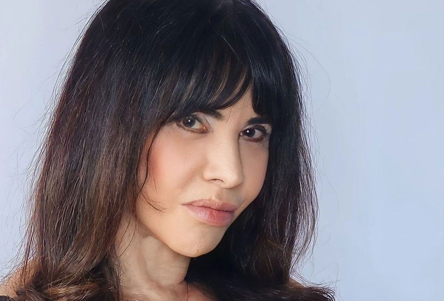 Claudia Alencar está 'acordada e conversando' segundo novo boletim e já tem previsão de alta