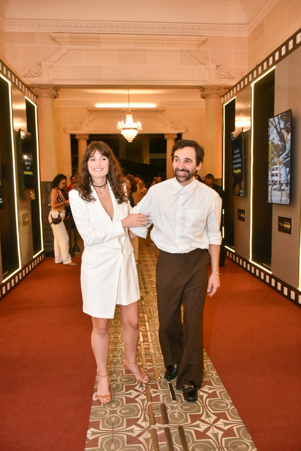 Júlio Andrade agradece esposa após receber homenagem no Cine PE: 'Se ...