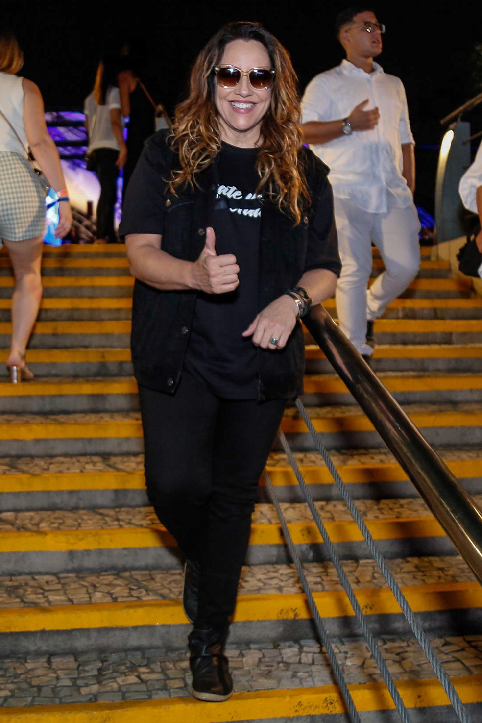 Ana Carolina e Letícia Lima chegam juntas a show do Roupa Nova no Rio