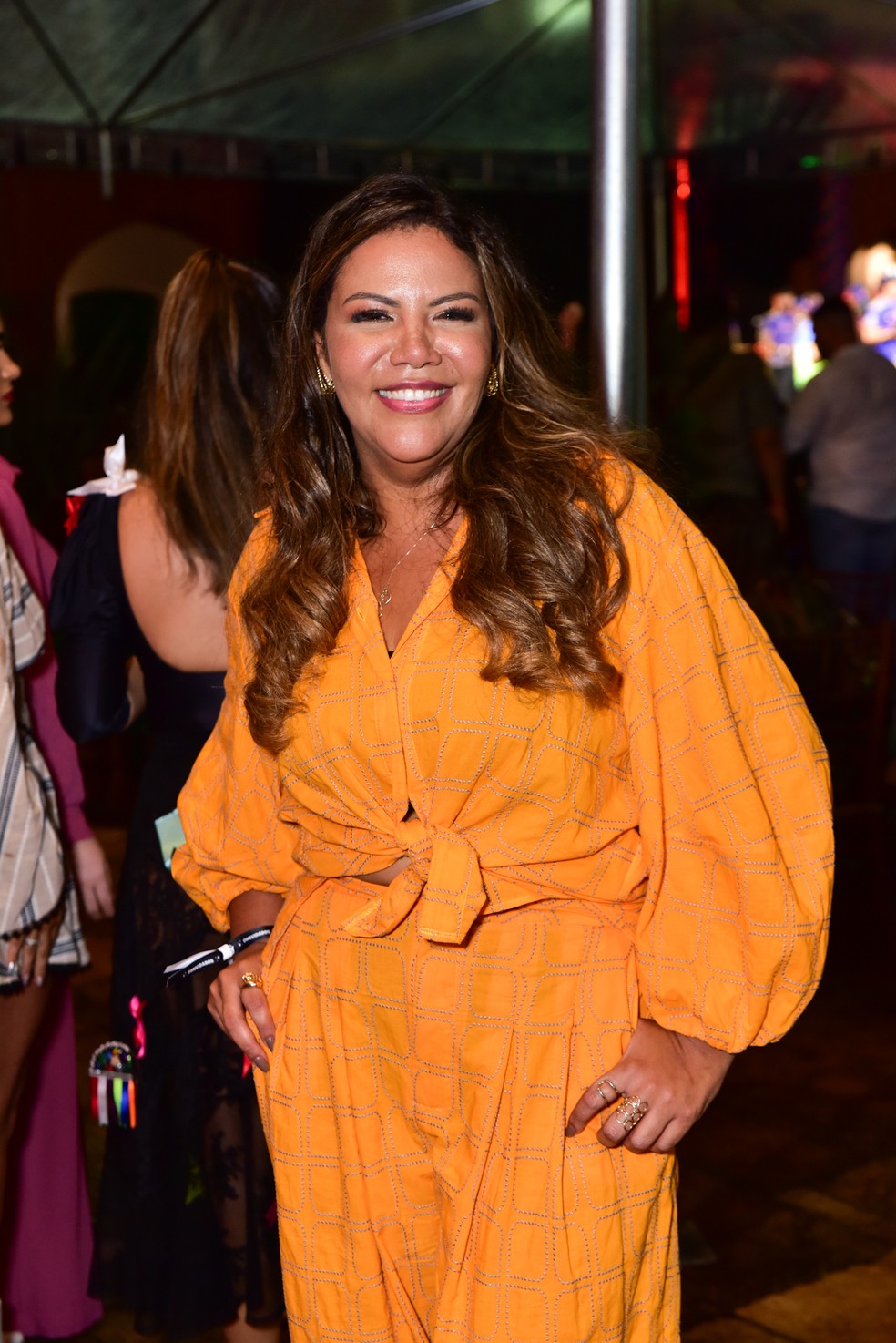 Mani Rêgo e ex-BBB Davi Brito se ignoram no São João da Thay; vídeos