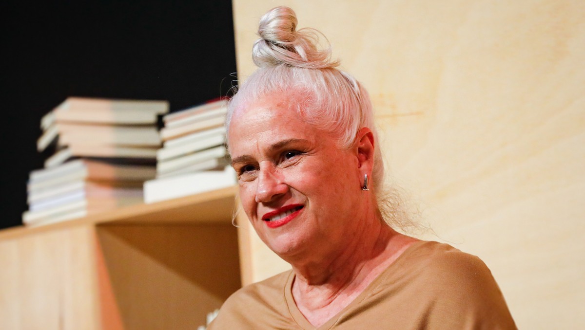 Vera Holtz faz leitura de sua peça na Bienal do Livro no Rio