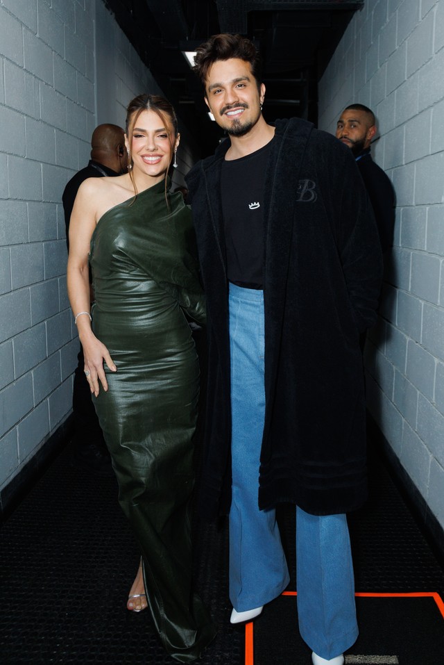 Luan Santana se declara à esposa nos bastidores de show histórico em ...