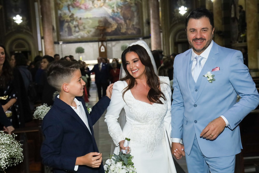 Mauricio Manieri e Izabelle Stein fazem nova cerimônia de casamento