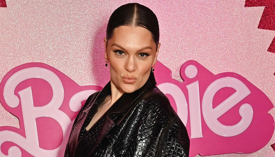 Jessie J faz primeira aparição pública desde que deu à luz