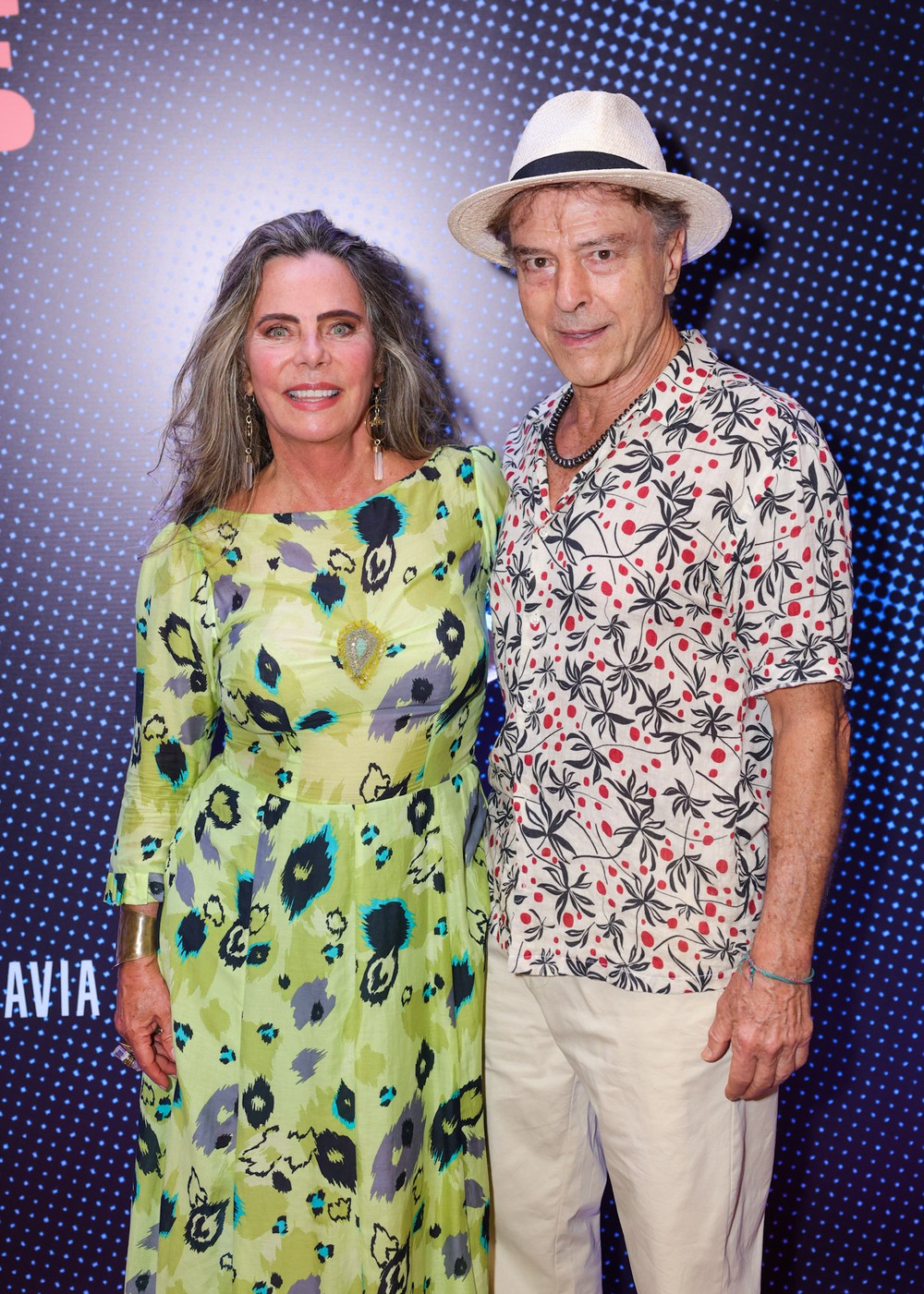 Sandy, Junior e mais famosos conferem documentário sobre Milton ...