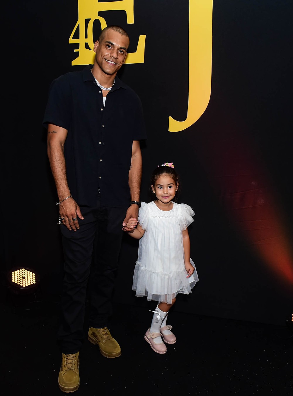 Erika Januza faz festança pelos 40 anos e recebe famosos; veja fotos