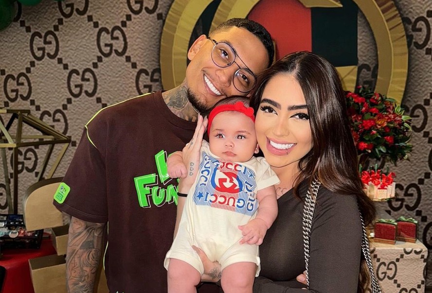 MC Mirella e Dynho Alves fazem mesversário da filha com tema de grife ...