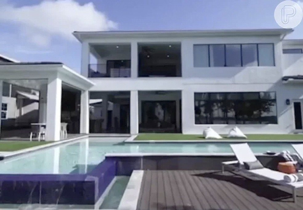 Conheça a casa luxuosa de Rodrigão e Adriana Sant'Anna nos EUA