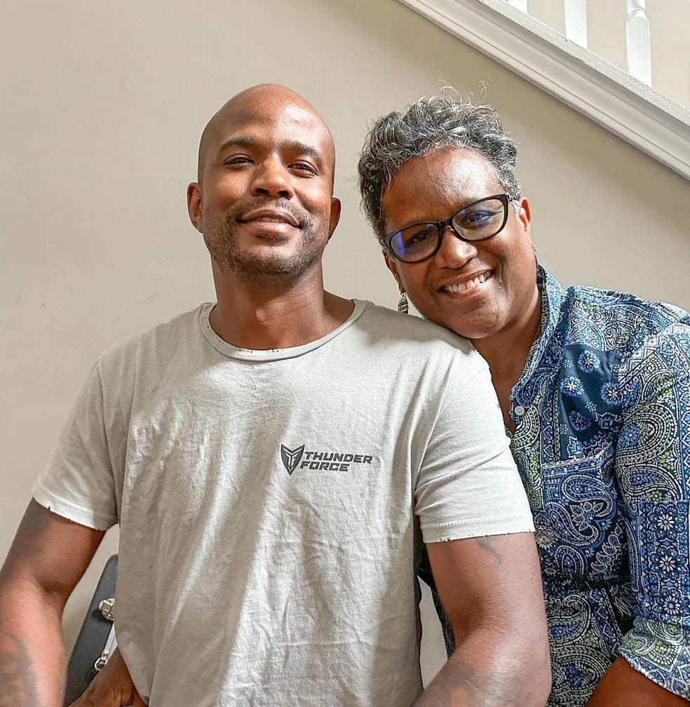 Morre dublê de 'Pantera Negra' em acidente de carro com os três filhos