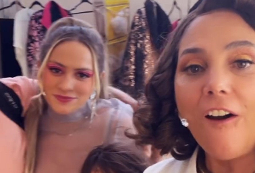 Luísa Périssé posa com a mãe, Heloisa Périssé, e o pai, Lug de Paula, o ...