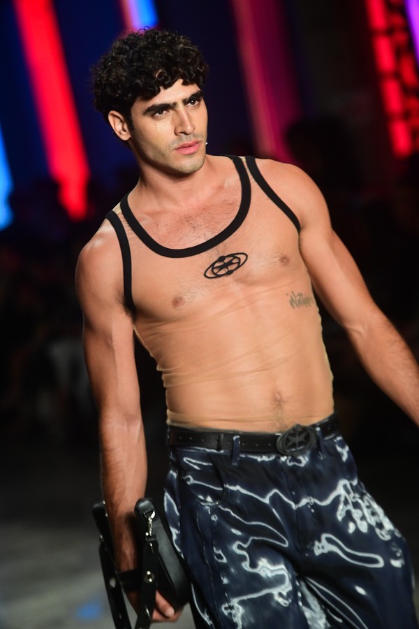 Famosos prestigiam segundo dia de SPFW; Another Place e Lily Sarti desfilam