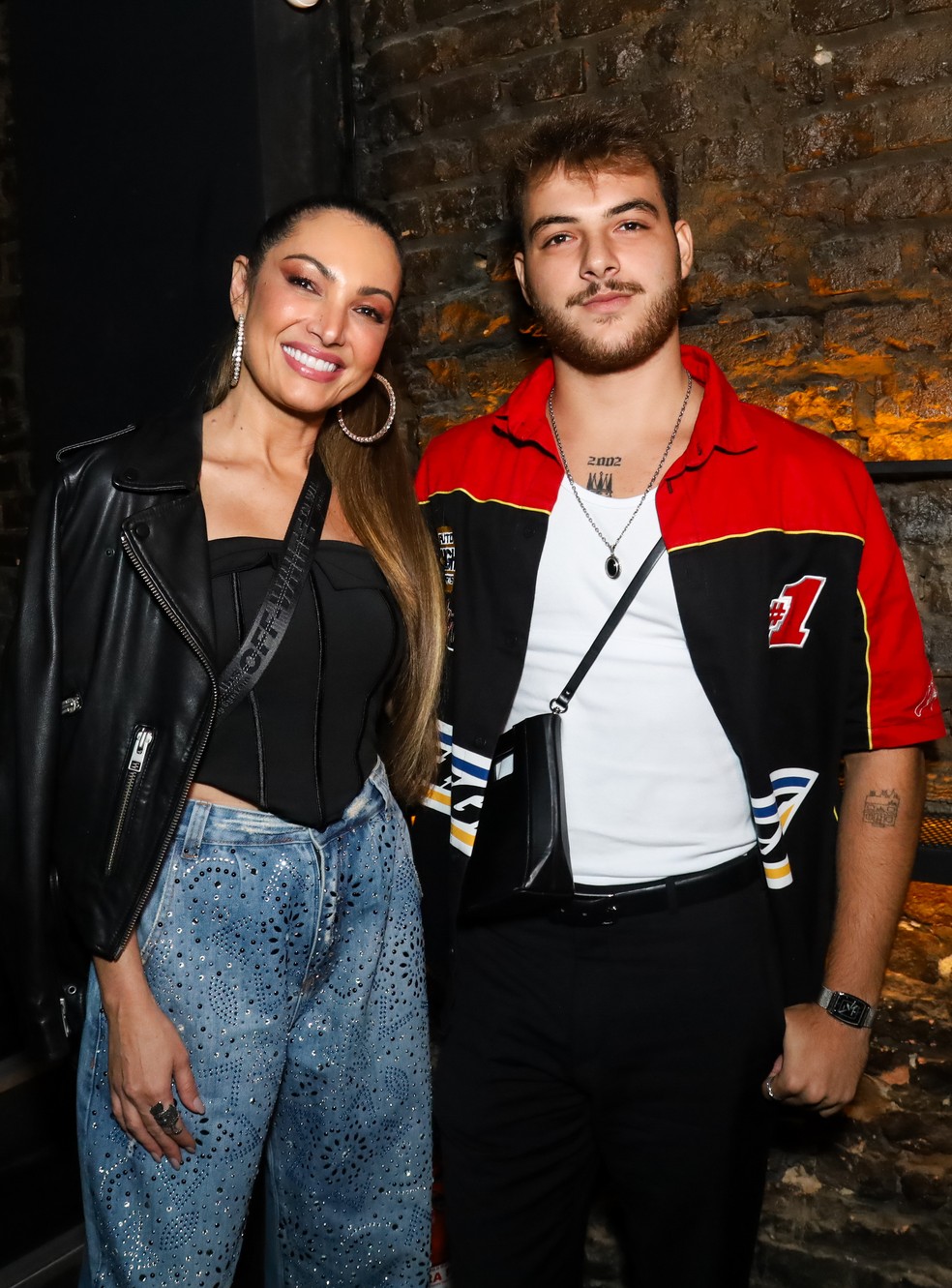 Patricia Poeta tieta filho DJ e posa com a nora em esquenta para o ...