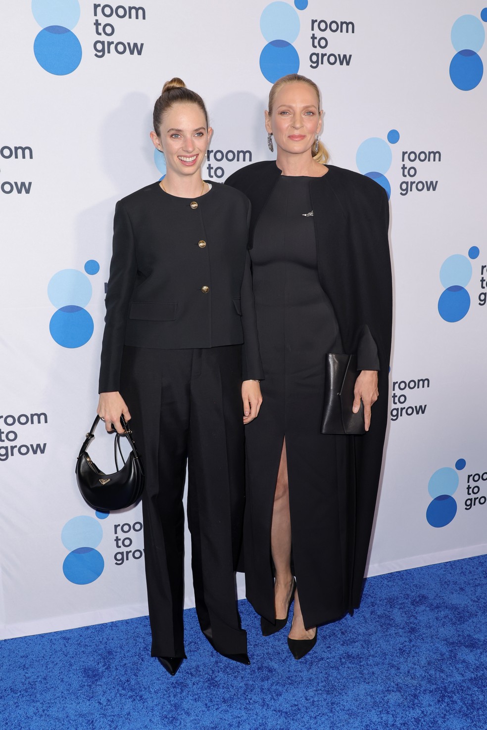 Uma Thurman e a filha 'sósia', atriz de 'Stranger Things', brilham em evento