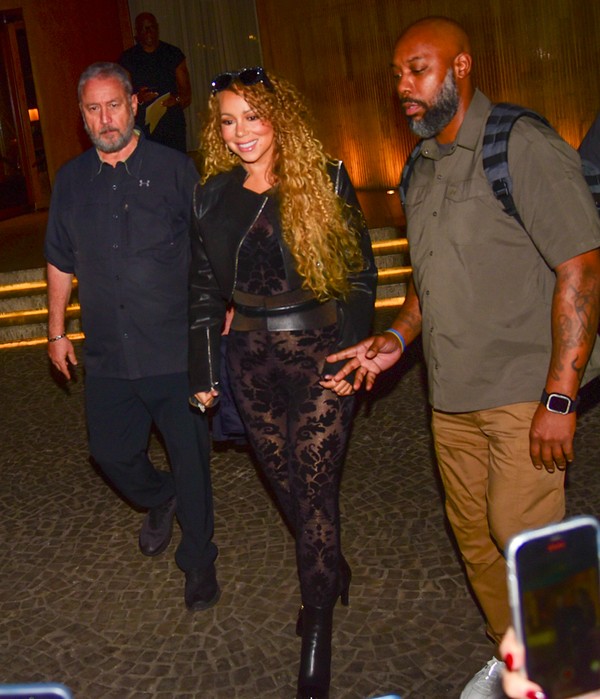 Mariah Carey atende fãs em hotel em São Paulo antes de The Town; fotos